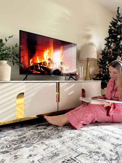 Rounded-Corner TV Stand with Storage | Aliving Home Nordic TV Bench